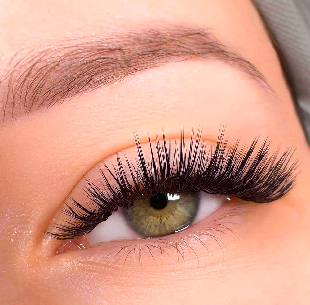 Permanent Eyelash Extensions Treatment in Pune - Minou Nails